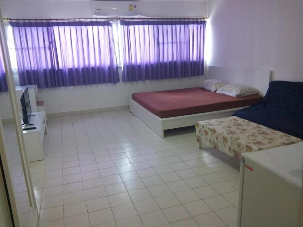 Room In Studio - Impact Don Mueang Bangkok Guest House For 3 Pax - Bangkok