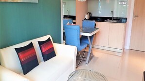 Apartamento em Condomínio Fechado, 1 quarto, fumadores, varanda | Interior