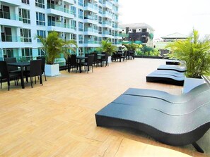 Apartamento, 1 quarto, fumadores, varanda | Terraço com espreguiçadeiras