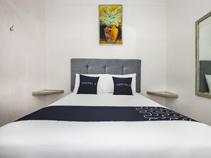 Quarto standard, 1 cama de casal | Ferros/tábuas de passar roupa, Wi-Fi de cortesia, roupa de cama