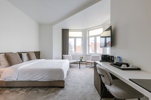 Cofre no quarto, secretária 