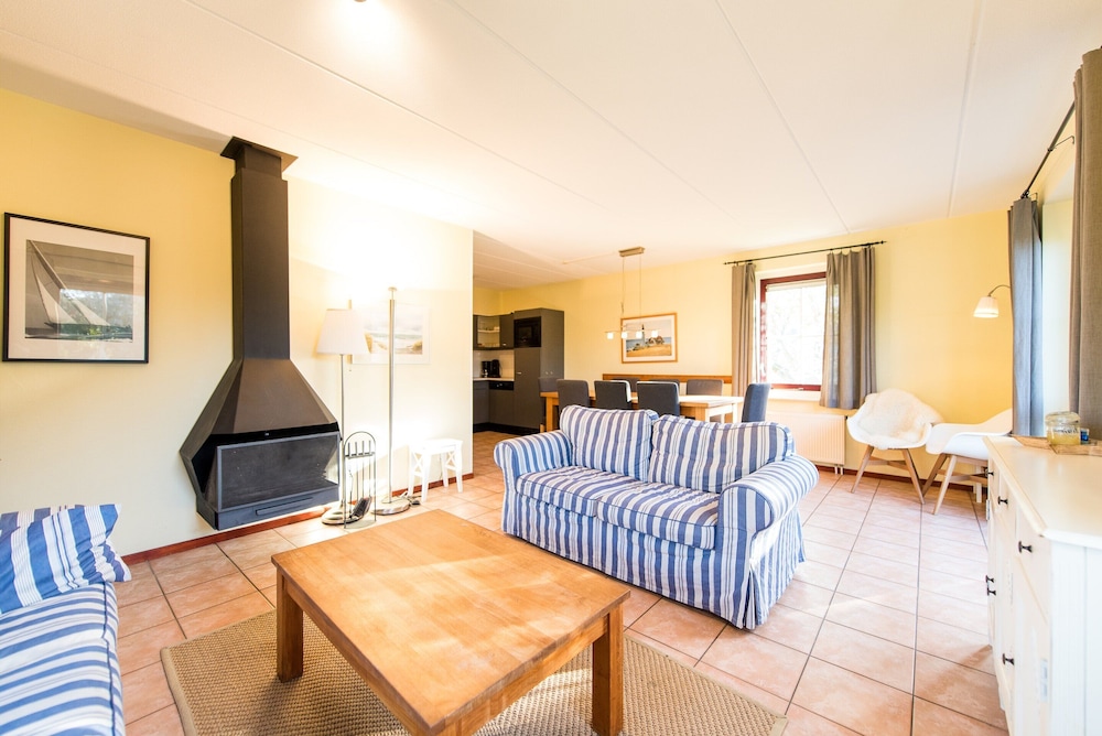 Thatched Villa With Dishwasher Near The Beach - Ameland