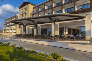 Fachada do alojamento (tarde/noite)