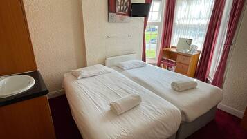 Quarto Twin Standard | Secretária, Wi-fi grátis, roupa de cama fornecida