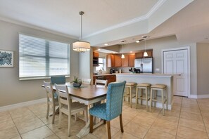 Apartamento em Condomínio Fechado, 3 quartos | Restaurantes