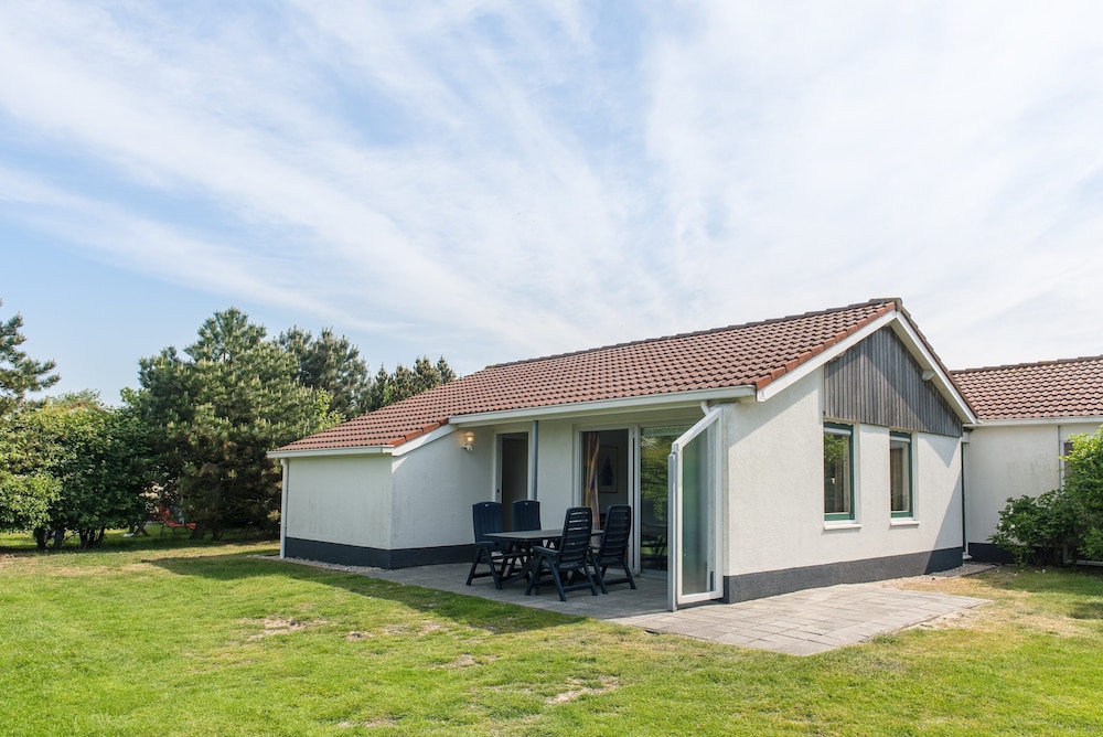 Comfortable Bungalow With Dishwasher Near The Beach - Ameland
