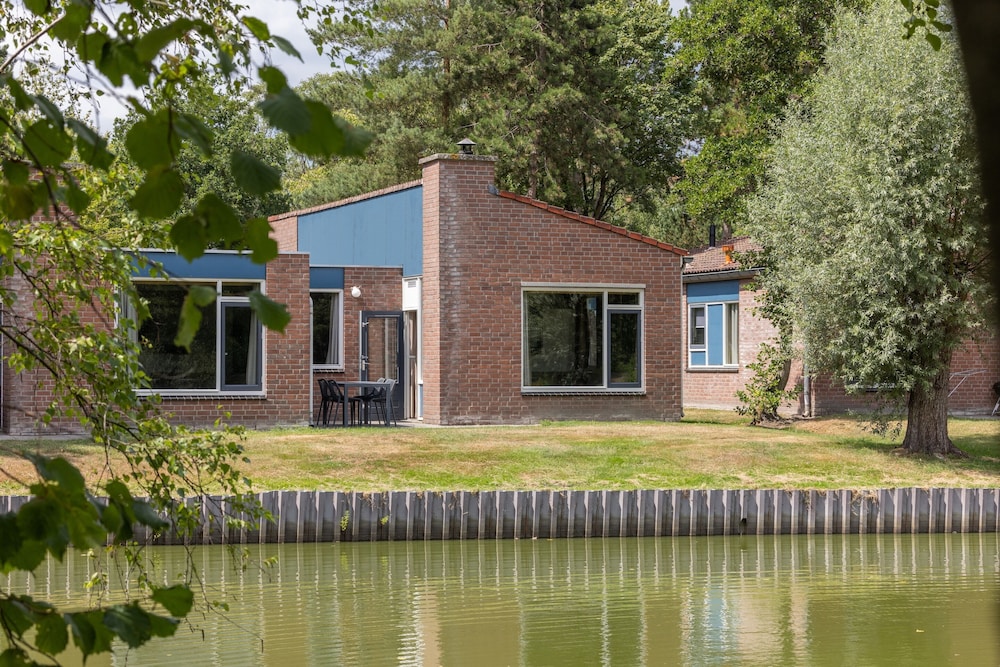 Restyled Bungalow With Dishwasher Near Nature Reserve - Weert