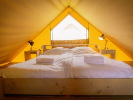 Tenda | 2 quartos, com mobília individualizada 