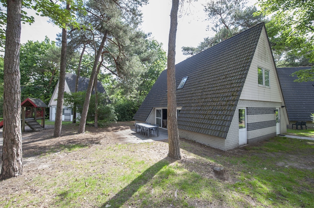 Detached Villa With 4 Bathrooms Near Vrachelse Heide - Breda
