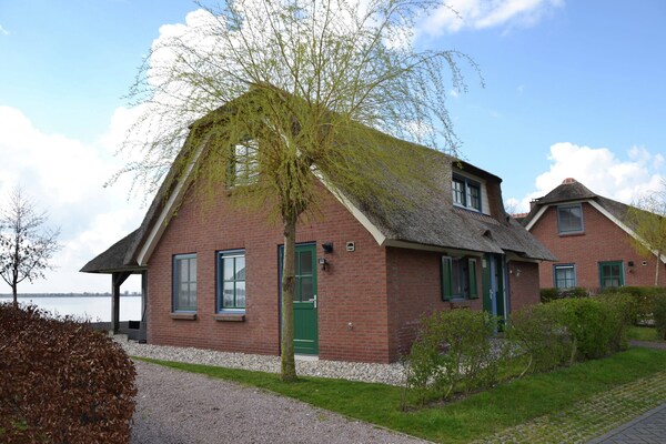 Stylish Thatched Villa With 2 Bathrooms Near Giethoorn - Giethoorn