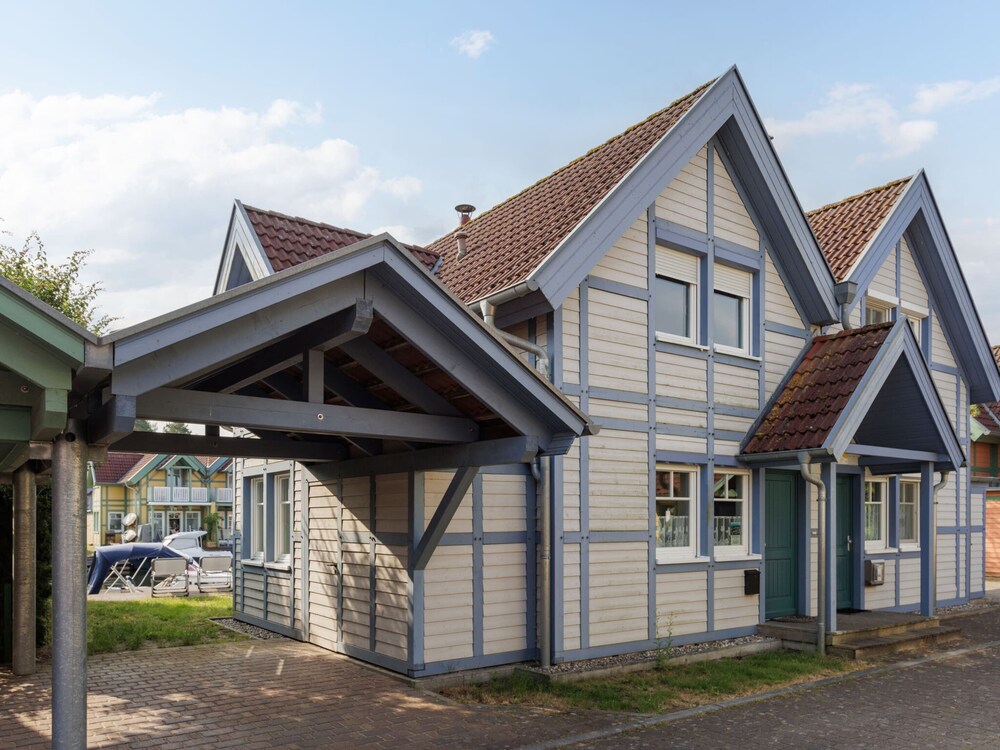 Cozy Holiday Home With Wood Burning Stove Near Water - Rheinsberg