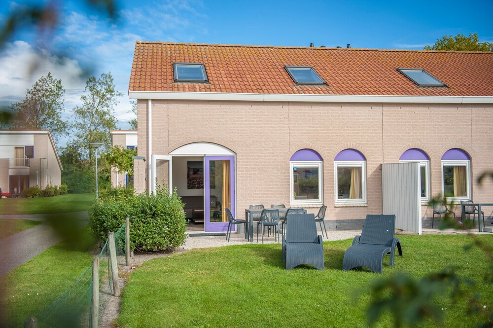 Restyled Bungalow With 2 Bathrooms, Near The Beach - Renesse