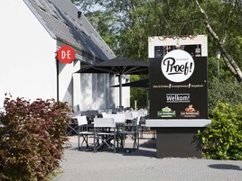 Bungalow | Refeições ao ar livre