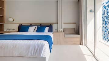Individualmente decorados, escrivaninha, cortinas blackout
