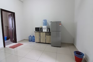 Casa, 6 quartos | Cozinha privada | Geladeira, micro-ondas, chaleira elétrica