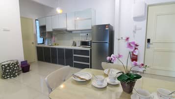 Apartamento, 1 quarto | Opções para refeição no quarto