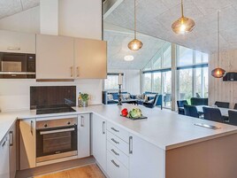 Casa | Cozinha privada | Geladeira, cadeirão de bebê
