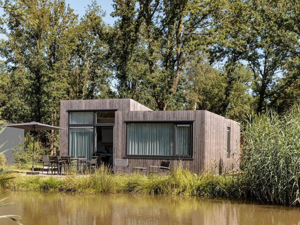 Modern Waterfront Lodge, Located Within Green Surroundings - Zeeland