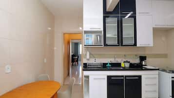 Apartamento panorâmico | Cozinha privada | Geladeira, micro-ondas, cooktop, chaleira elétrica