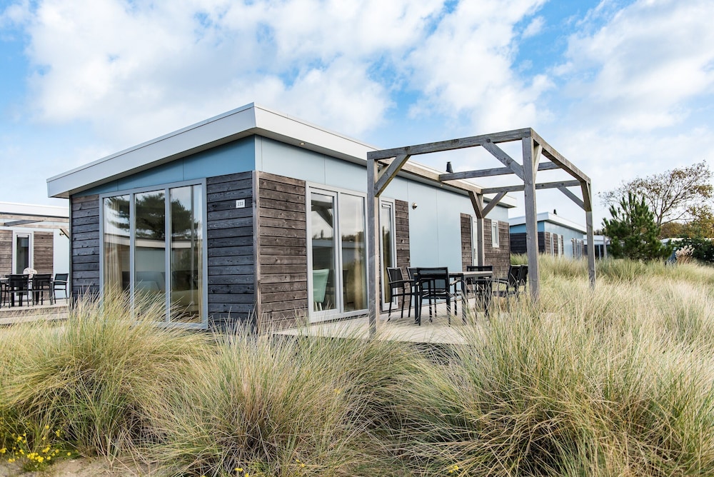 Modern Chalet With Dishwasher, Near The Beach - Hollum