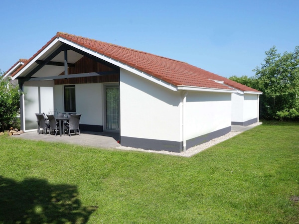 Comfortable Bungalow With Dishwasher, Near The Beach - Ameland