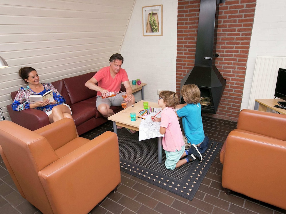 Nicely Furnished Bungalow With Dishwasher, In De Veluwe - Gelderland