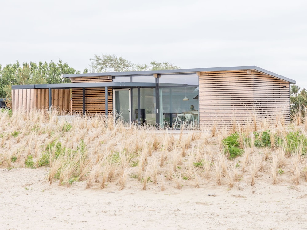Comfy Lodge With 2 Bathrooms Near Beach - Ameland