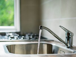 Casa | Cozinha privada | Micro-ondas, cafeteira/chaleira