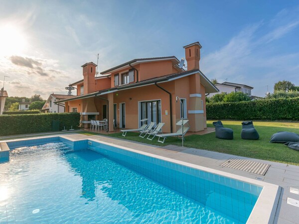 Villa In Albarella With Private Pool & Beach - Albarella