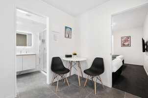 Estúdio Familiar | Cortinas/cortinados opacos, Wi-fi grátis, roupa de cama fornecida 