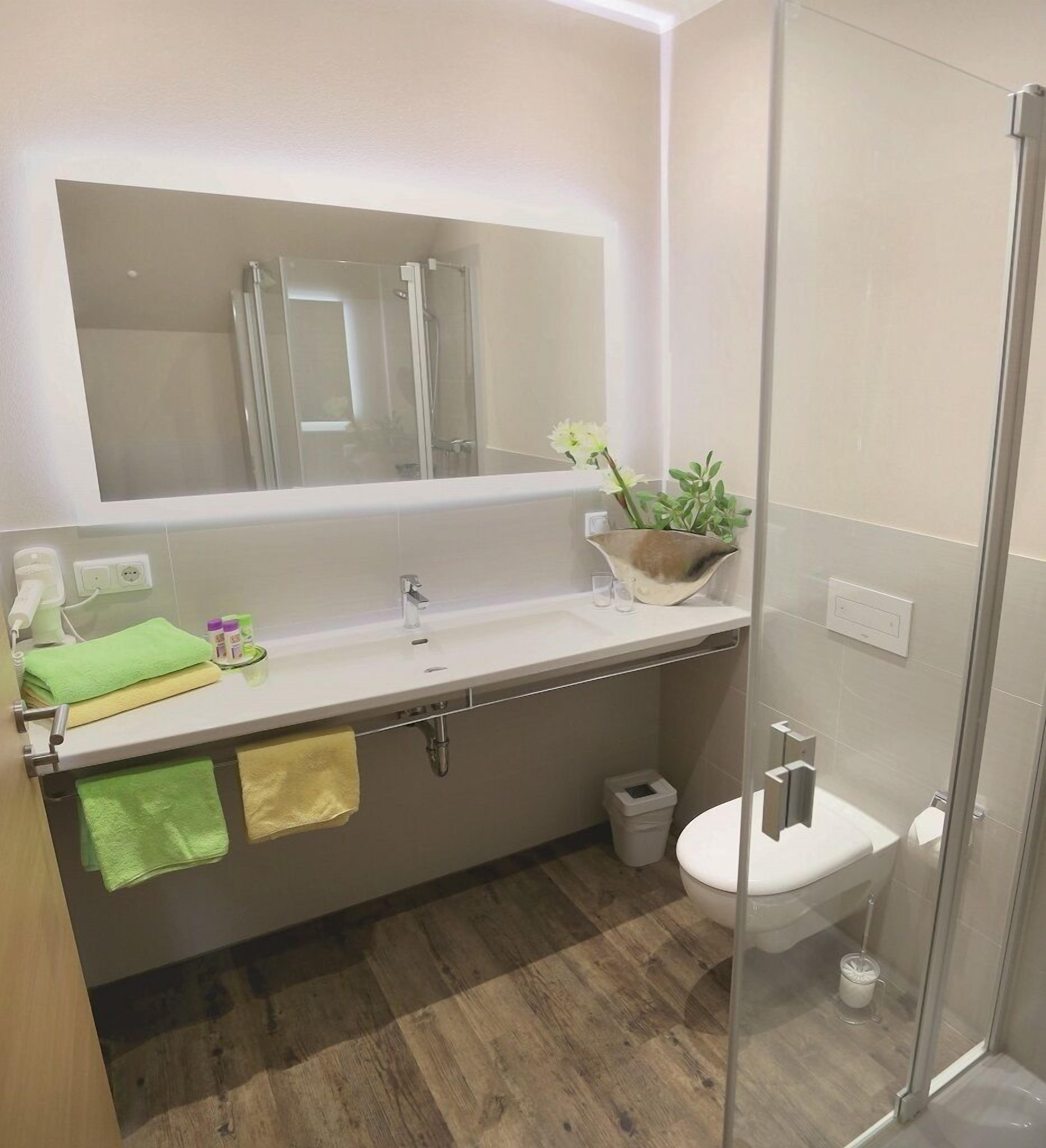 Modernly Furnished, Air-conditioned Superior Apartment For Up To Three People - Landshut