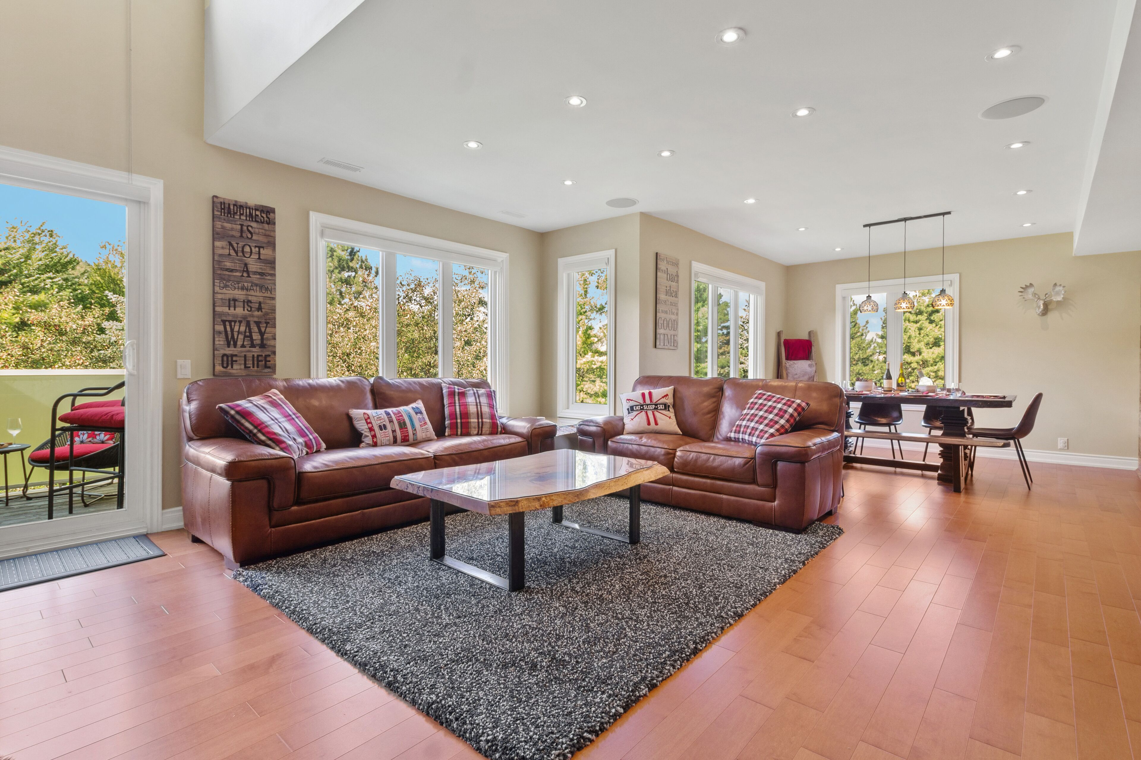 Condo luxo, 3 quartos (204 Sierra Lane - No Pets Allowed) | Área de estar | TV LED 50 polegadas com canais a cabo, TV, lareira