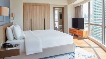 Suite Premier, 1 cama king-size | Roupa hipoalergénica, cofre no quarto, secretária
