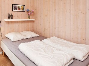 4 quartos, berços/camas para crianças 