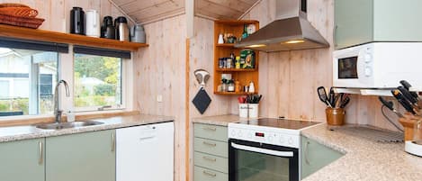 Casa | Cozinha privada | Uma cadeira de bebé