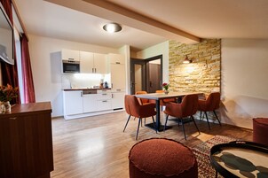 Apartamento (C3) | Cozinha privada | Uma chaleira elétrica, uma torradeira 