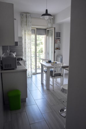 Quarto Duplo ou Twin | Cozinha partilhada | Uma placa de cozinha, uma cafeteira/bule, uma chaleira elétrica 