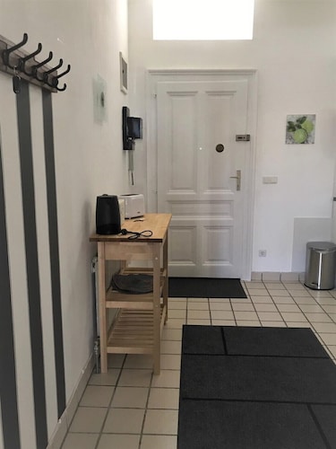 Charming Vienna Apartment With Balcony - Viena