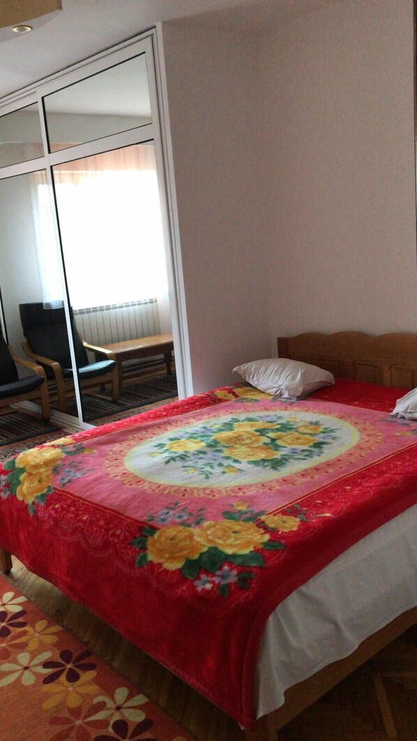 Quarto Duplo Deluxe (Royal Blue) | Com decoração personalizada, com mobília individualizada, Wi-fi grátis