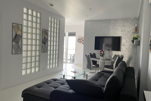 Suite-Estúdio de Luxo, não fumadores, vista para o lago | Sala de estar | Televisor LED, Netflix, filmes pagos, serviços de streaming