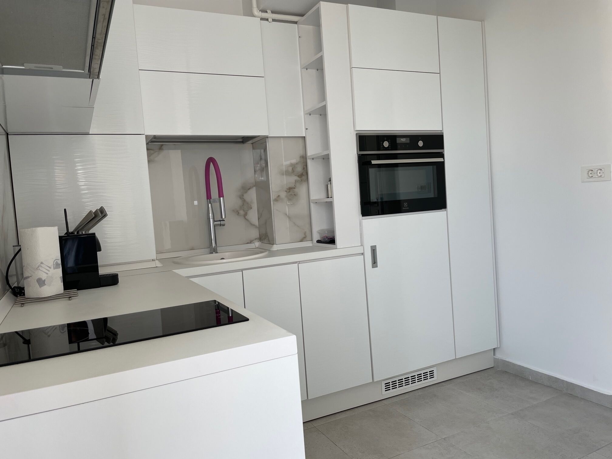 Suite-Estúdio de Luxo, não fumadores, vista para o lago | Cozinha privada | Um frigorífico/congelador grande, um micro-ondas, um forno 