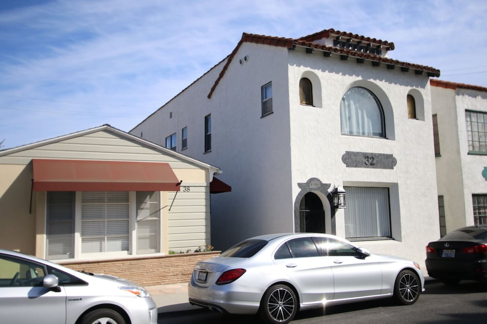L@@k 2 Minute Walk To The Beach And The Party Street Called 2nd Street! - Orange County, CA