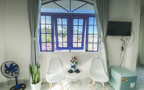 Quarto solteiro luxo (Cool View) | Escrivaninha, espaço de trabalho para notebook, Wi-Fi de cortesia