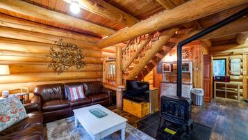 Cabine, 2 quartos, lareira | Sala de estar | Lareira