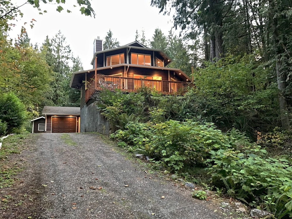 Snowline Cabin #13 - An Architectural Gem! Pet Friendly And Free Wi-fi! - Glacier, WA
