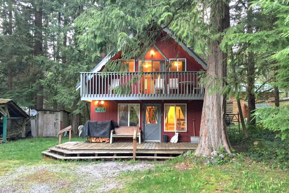 Mt Baker Rim Cabin 63 - A Traditional Ski Chalet Pet Friendly Free Wi-fi - Glacier, WA