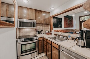 Apartamento, 2 quartos, varanda, vista para a montanha | Interior