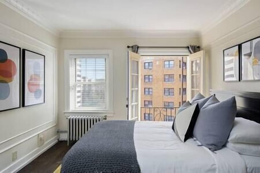 Plaza Studio -> Walk To Shops & Dining + Close To Ku Med & Saint Lukes Hospitals - Kansas City