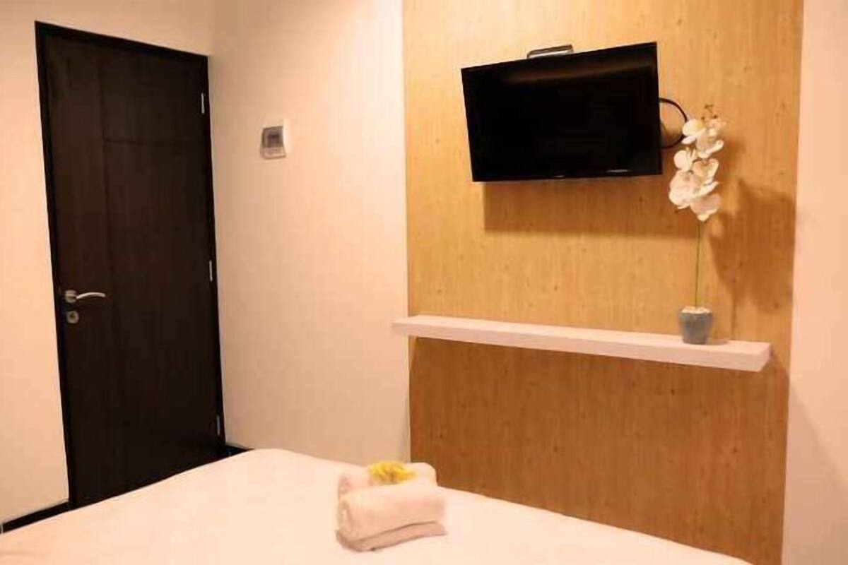 Escrivaninha, Wi-Fi de cortesia, roupa de cama