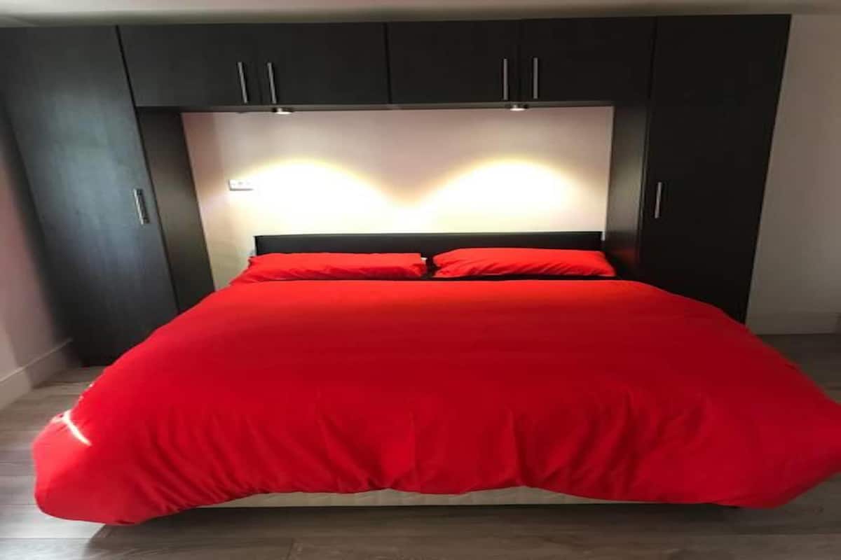 Ferro/tábua de engomar, roupa de cama fornecida